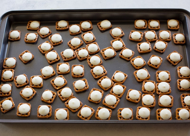 Green Eggs and Ham Pretzels | The Girl Who Ate Everything